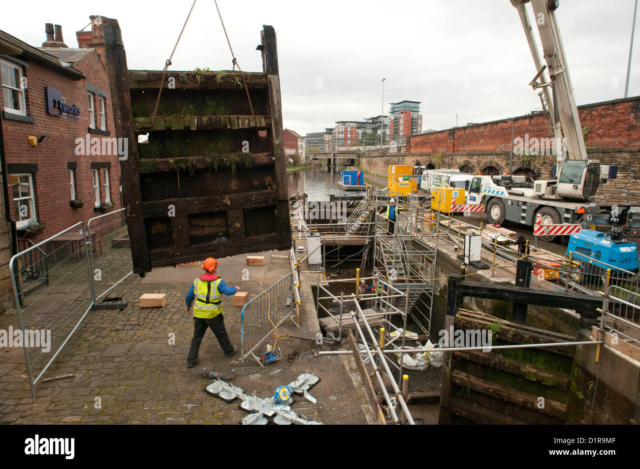 Office lock; Leeds & Liverpool canal, Leeds; replacing a lock gate ...