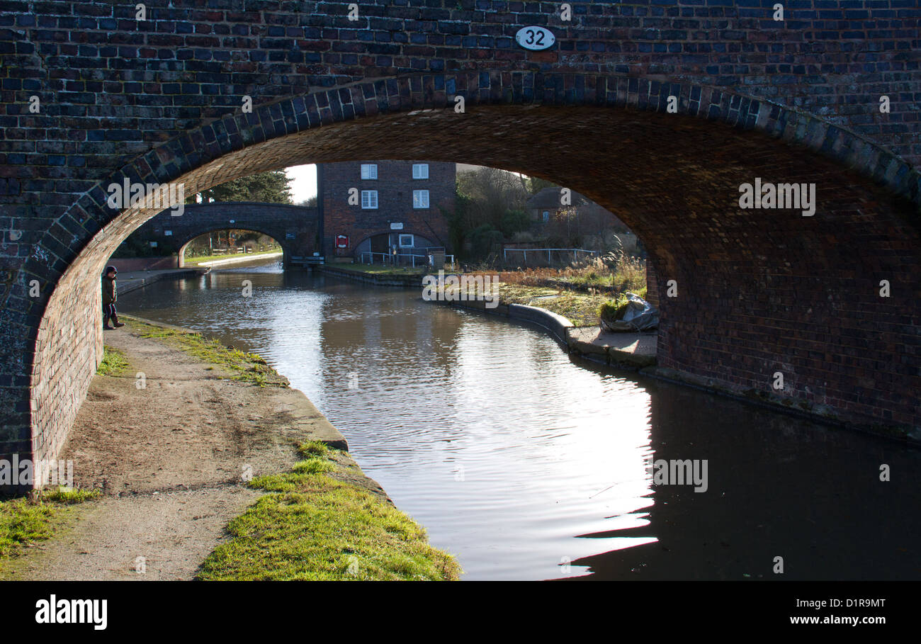 Canal bridges hi-res stock photography and images - Alamy