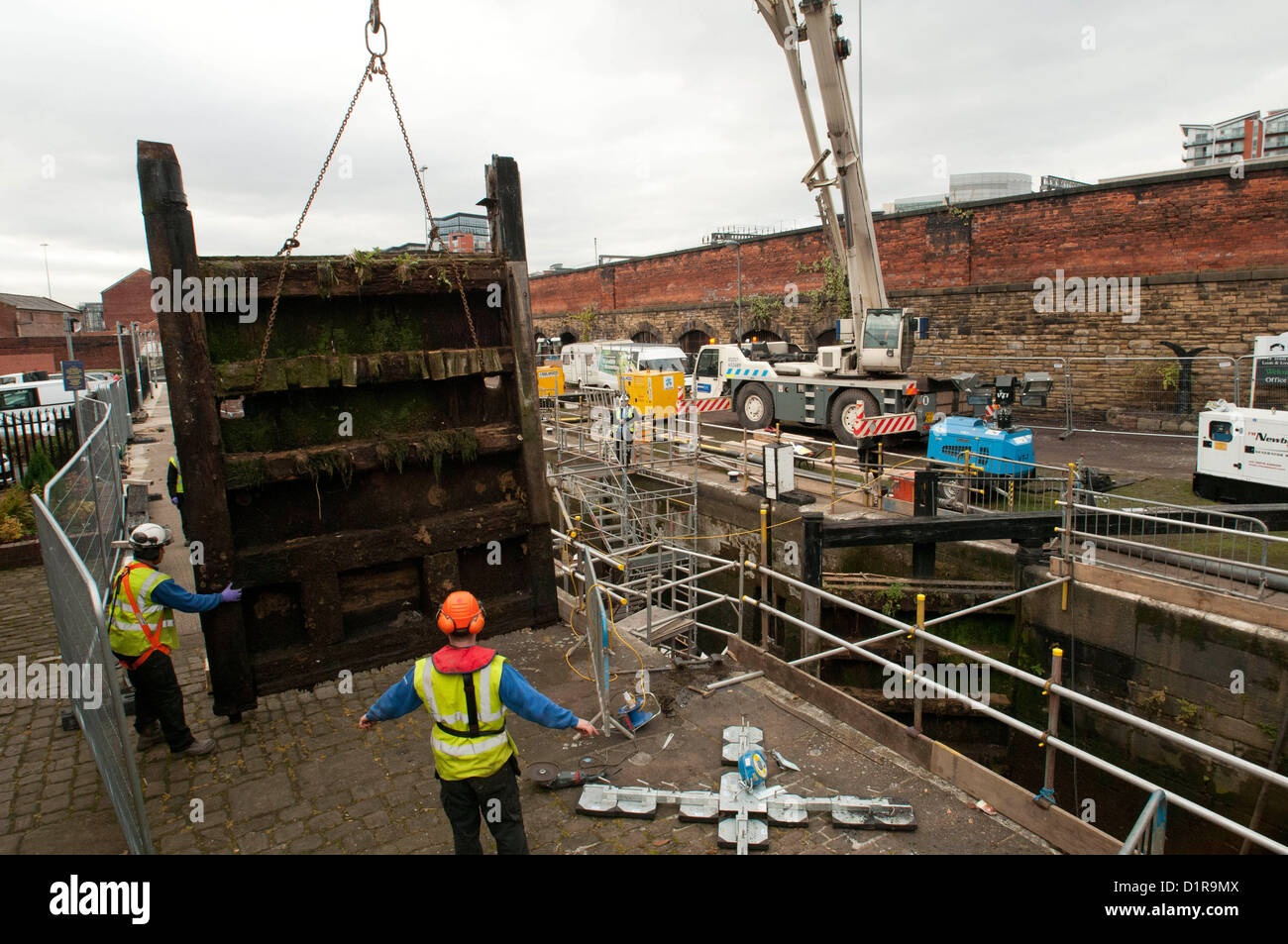 Office lock; Leeds & Liverpool canal, Leeds; replacing a lock gate ...