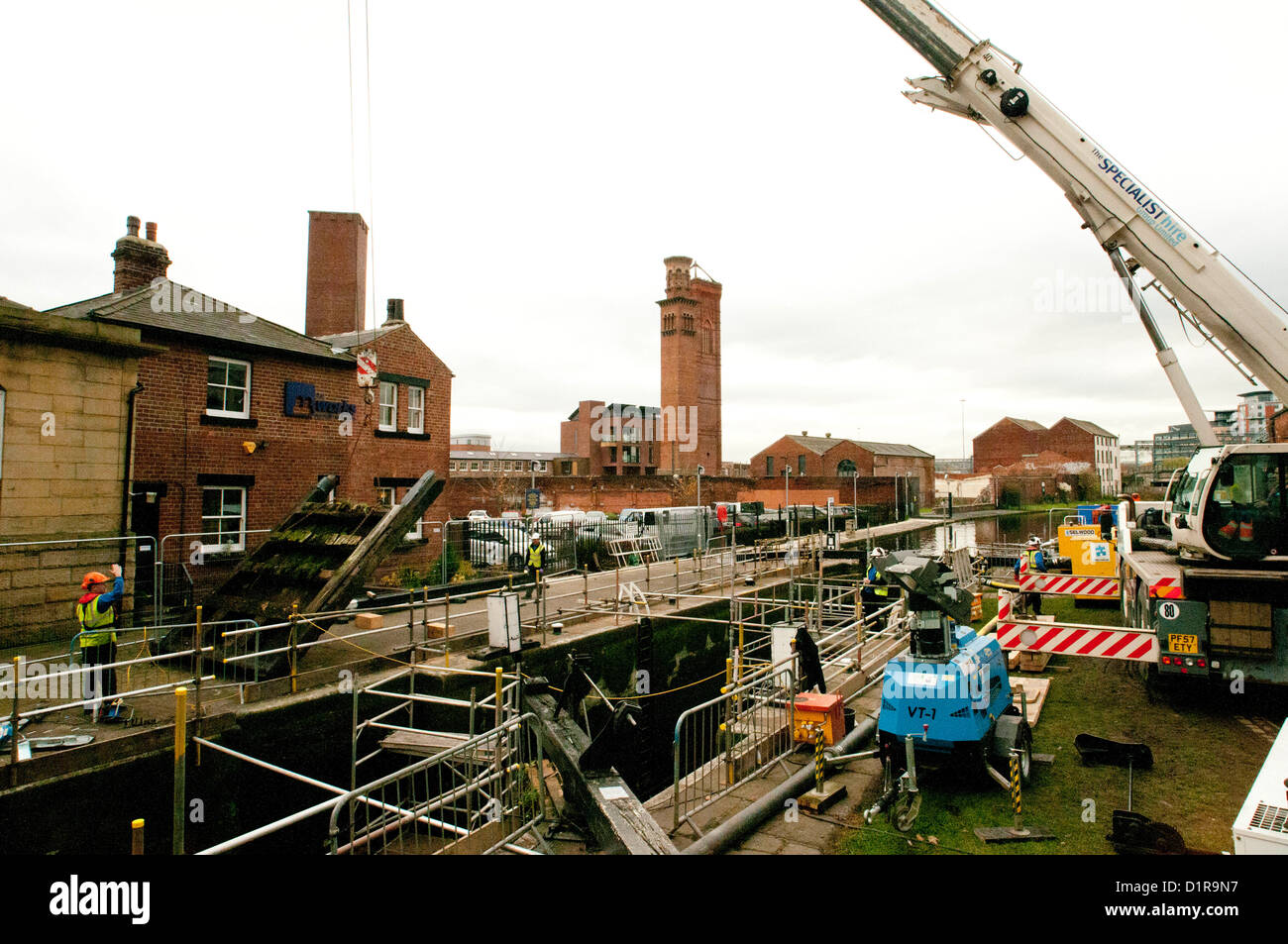 Office lock; Leeds & Liverpool canal, Leeds; replacing a lock gate ...