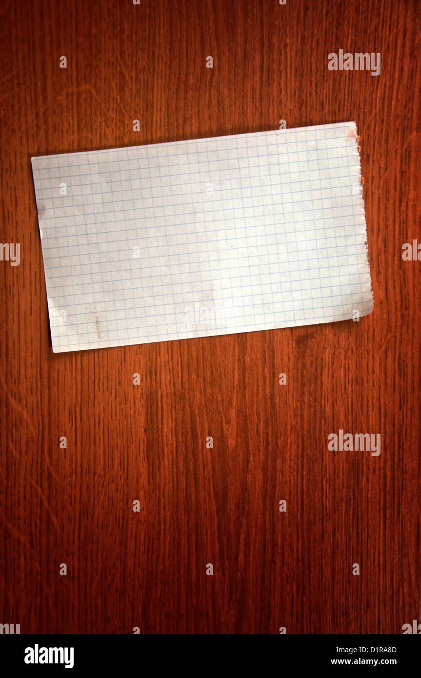 Handwritten paper reminder note over a wooden background Stock Photo ...