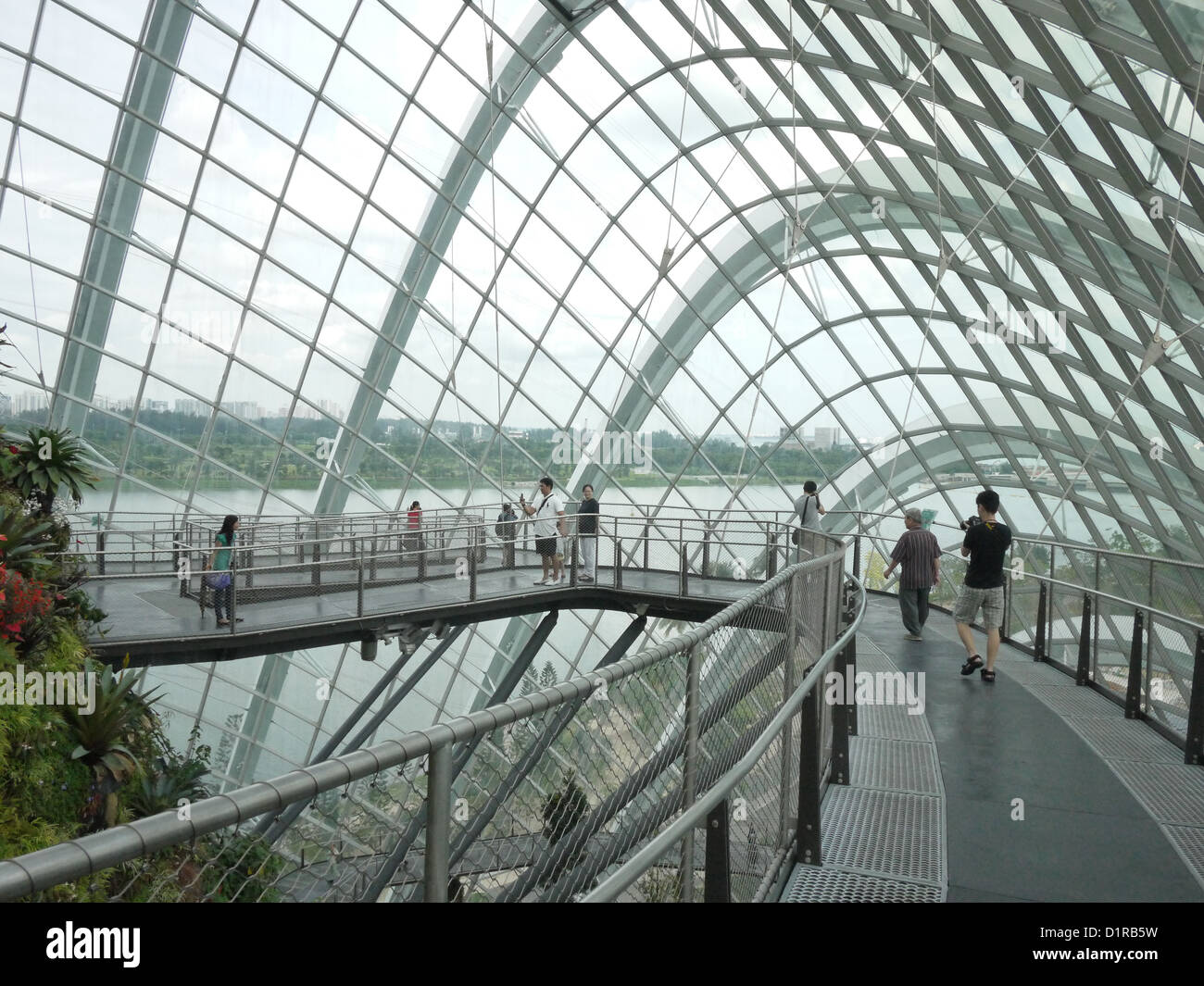 cloud forest walkway "Gardens by the Bay Stock Photo - Alamy