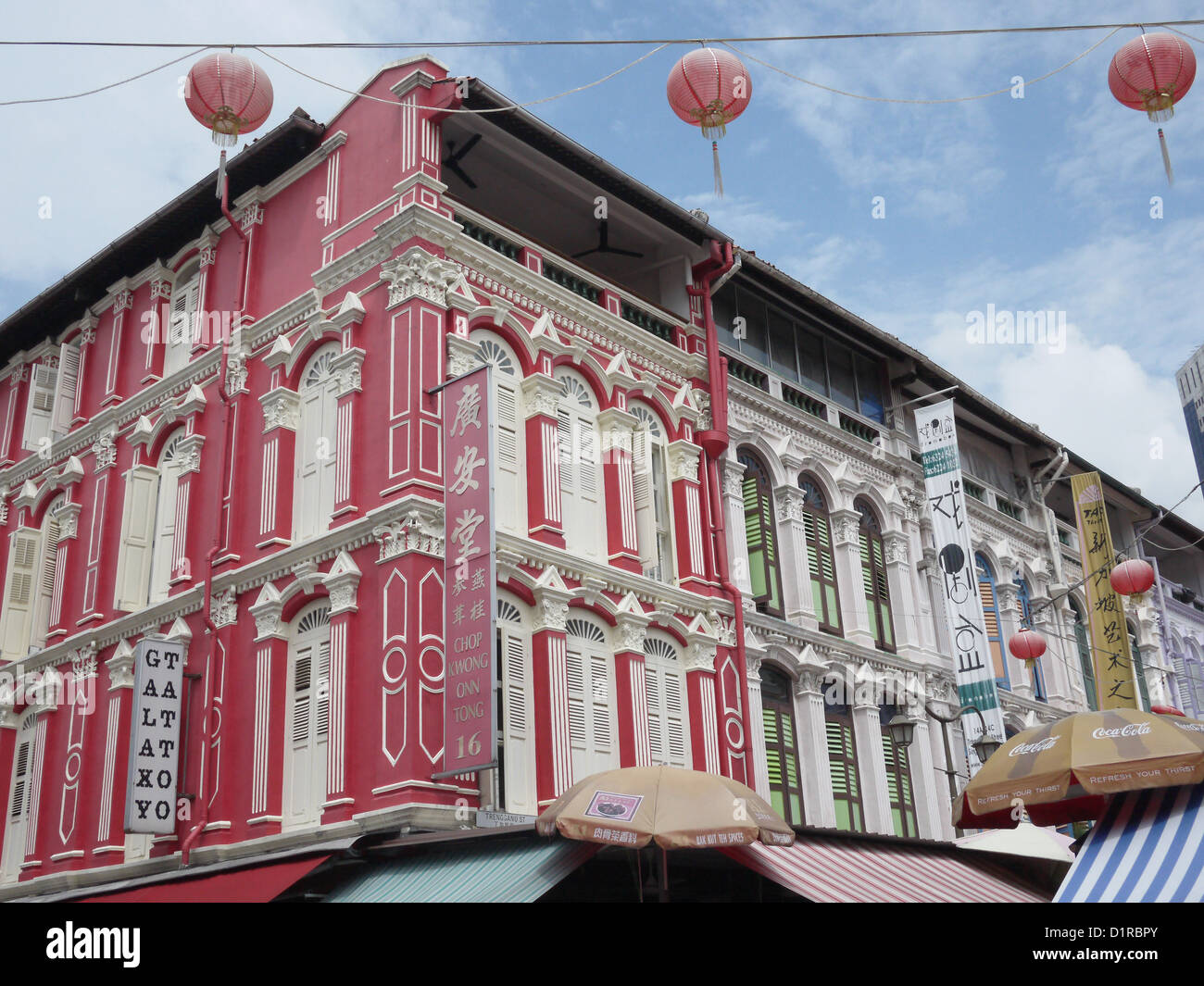 singapore chinatown red colonial building facade Stock Photo - Alamy