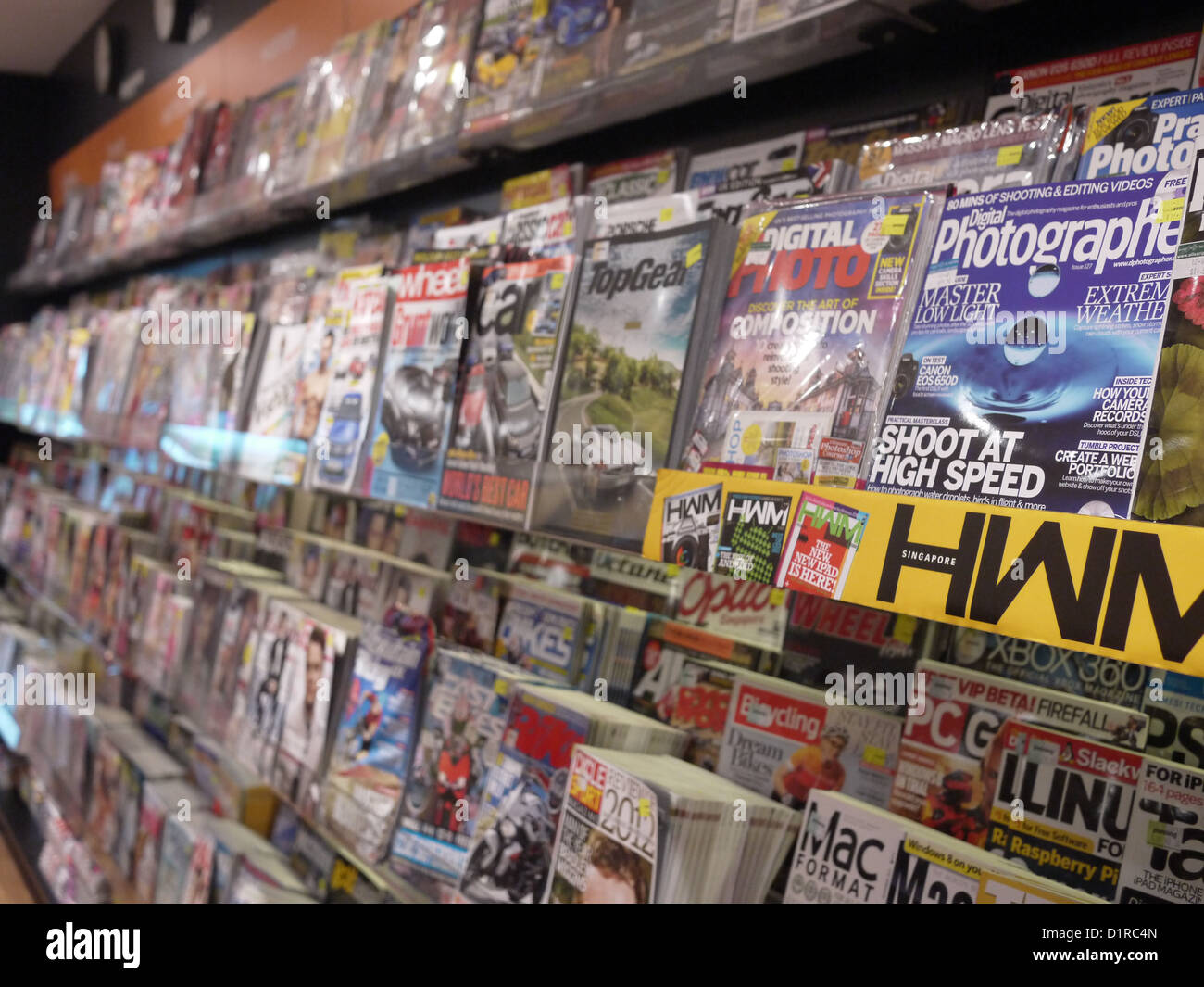 airport magazine newsstand Stock Photo - Alamy