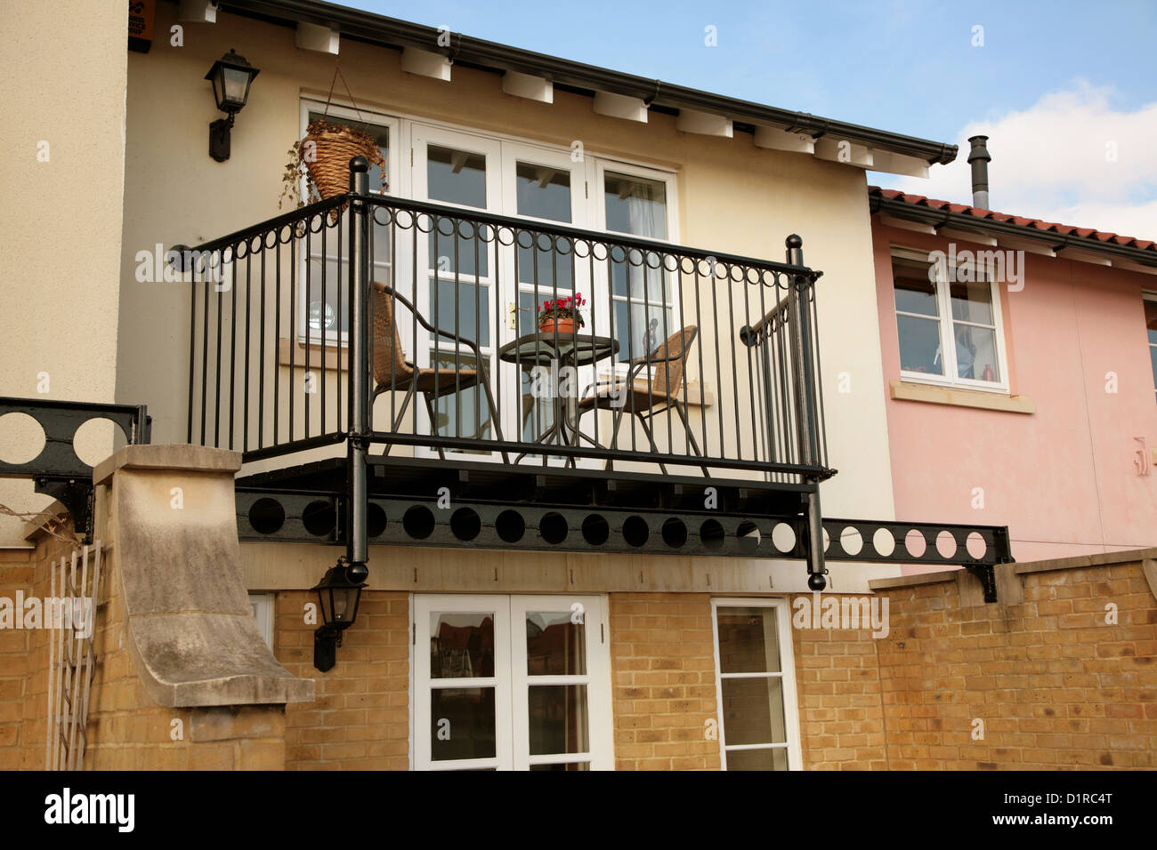 Modern urban housing beside the harbour in the center of Bristol Stock ...