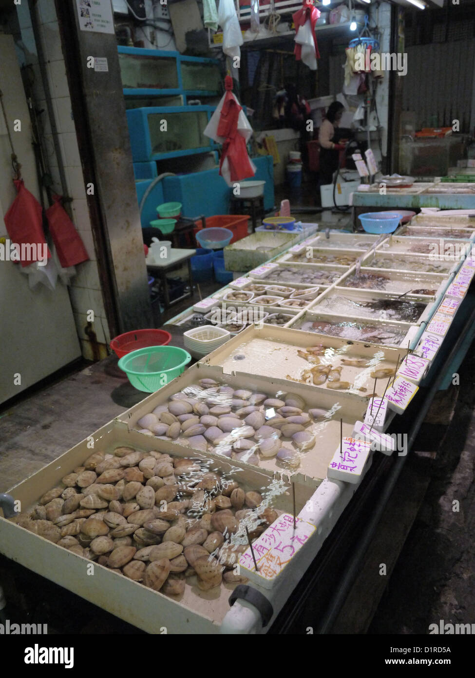 seafood market vendor Asia Stock Photo - Alamy