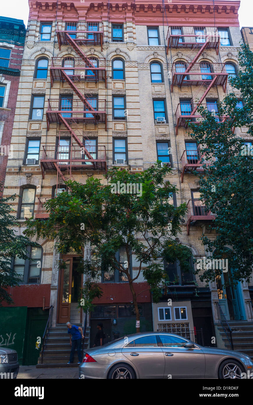Tenement new york hi-res stock photography and images - Alamy