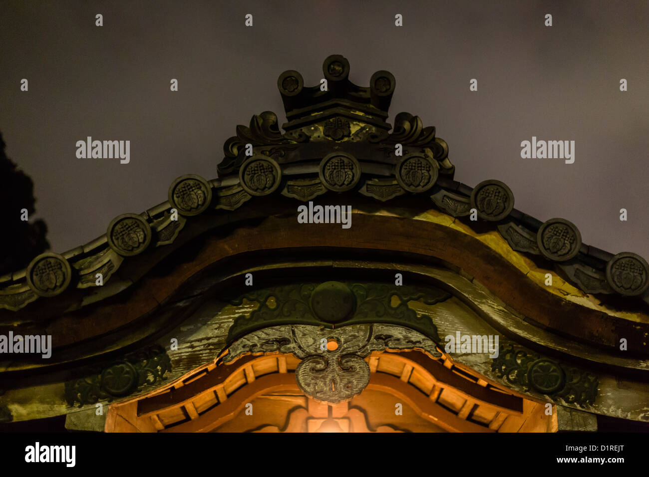 Kyoto temple entrance at night Stock Photo - Alamy