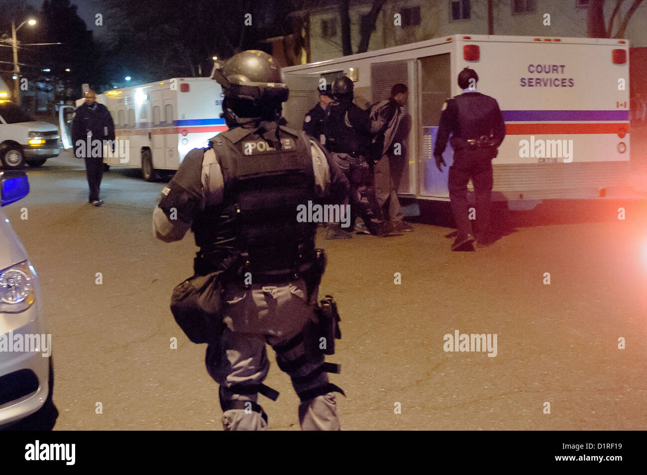 Swat team members armed hi-res stock photography and images - Alamy