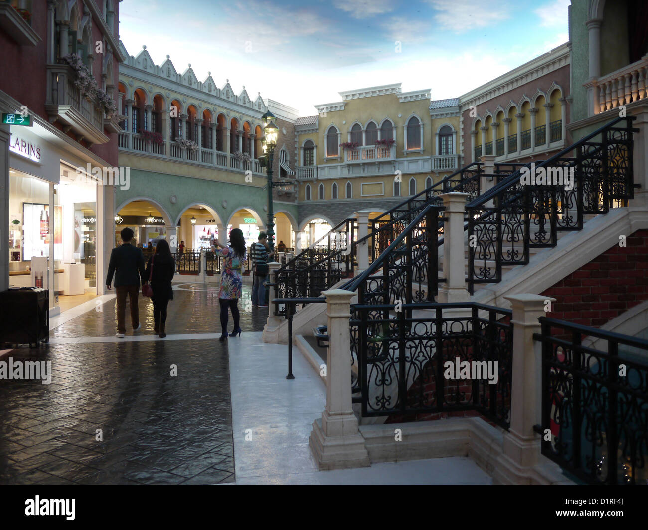 Venetian hotel shopping mall Stock Photo - Alamy
