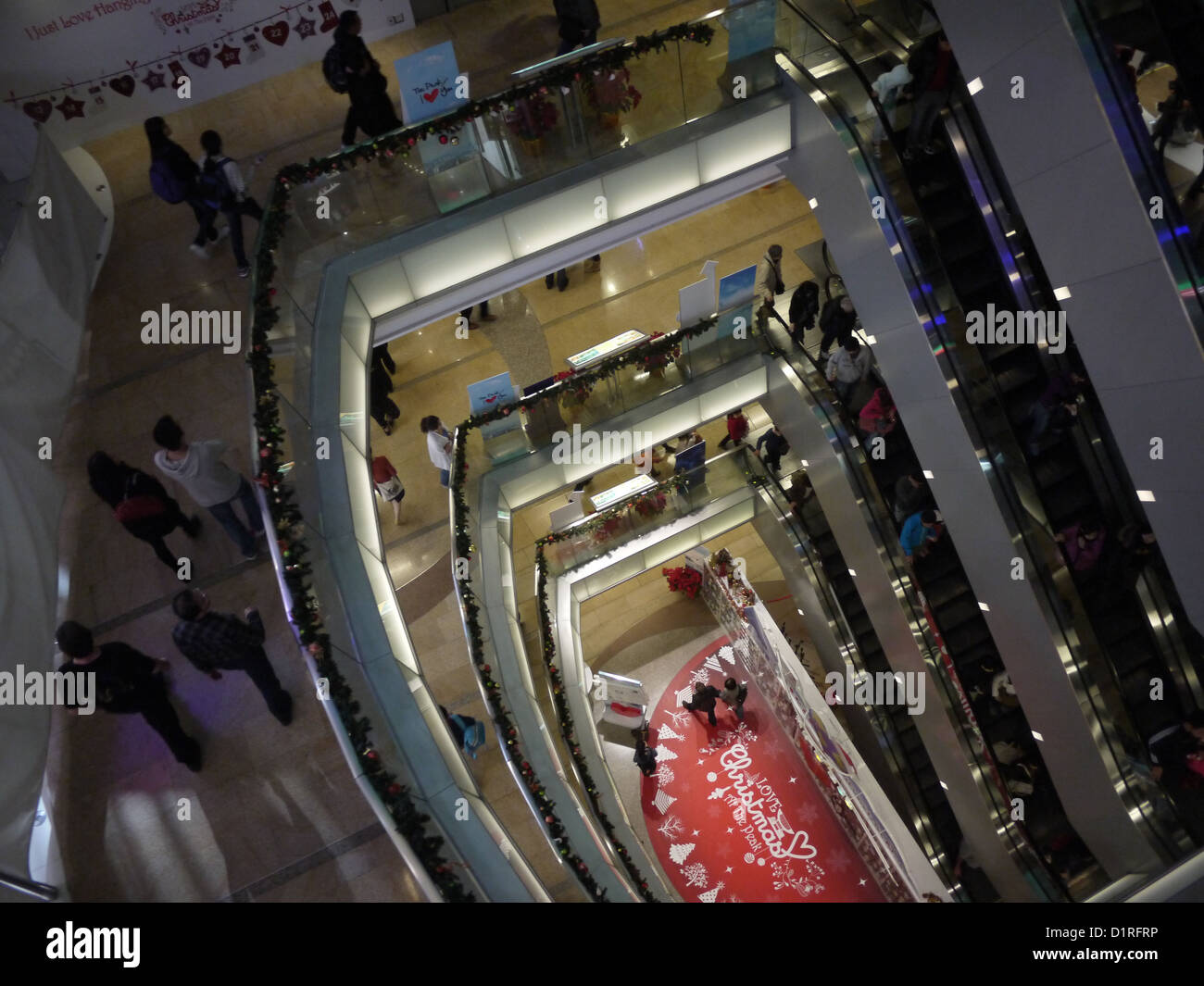 tall shopping mall looking down Stock Photo - Alamy