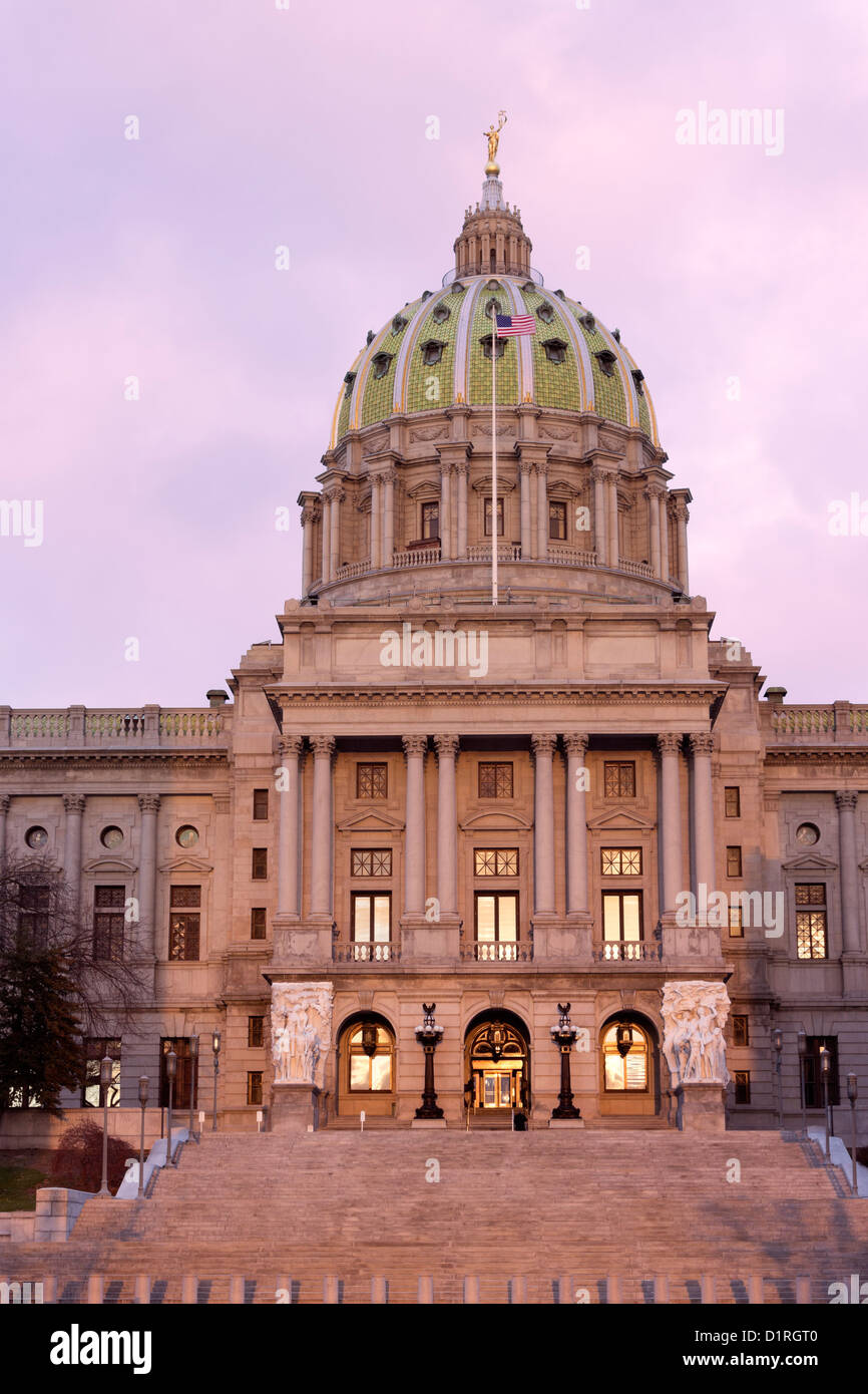 Pennsylvania state capitol dome hi-res stock photography and images - Alamy