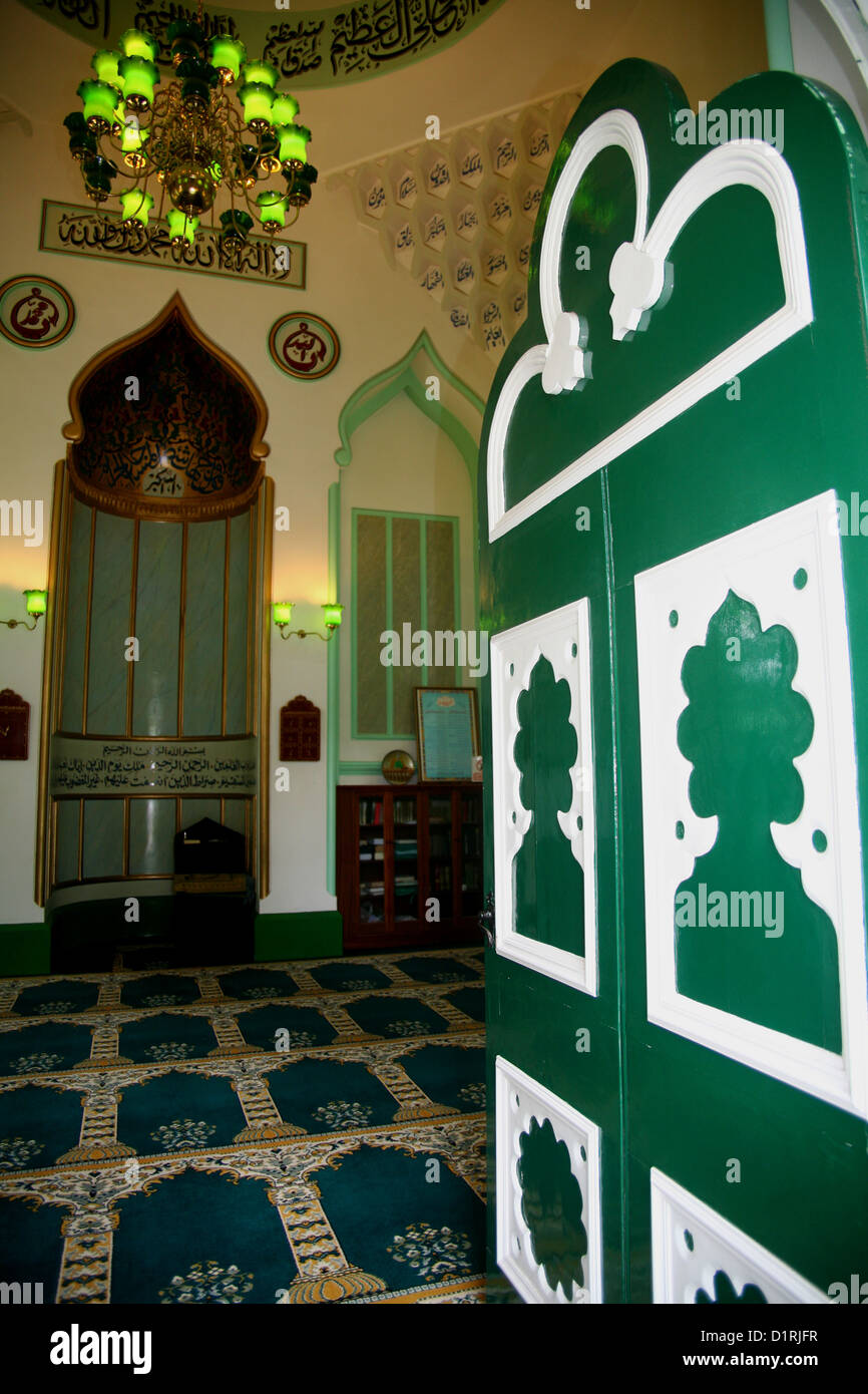 Surrey mosque hi-res stock photography and images - Alamy