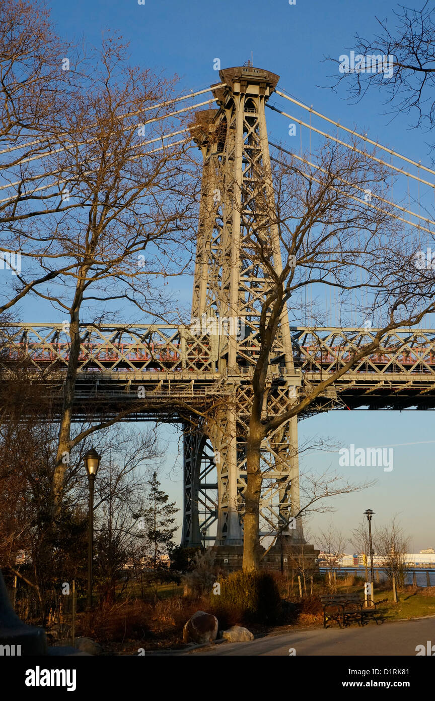Williamsburg Bridge on the East River in the East Village area of ...