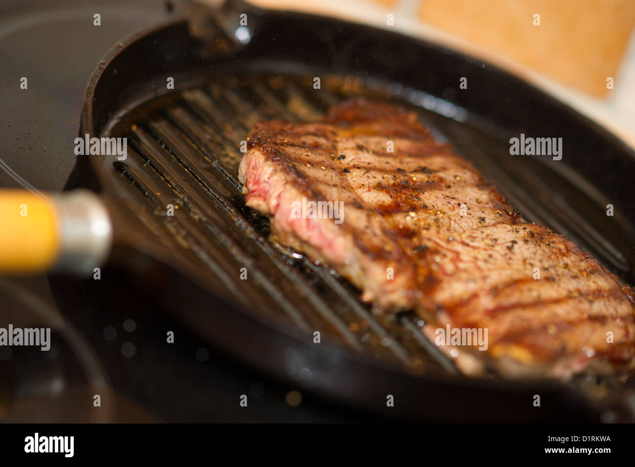 Steak in pan Stock Photo - Alamy