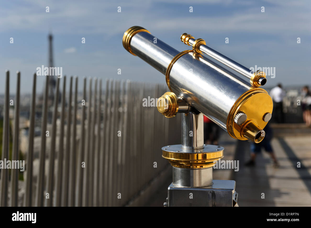 Coin operate Telescope, Arc de Triomphe, Paris, France Stock Photo - Alamy