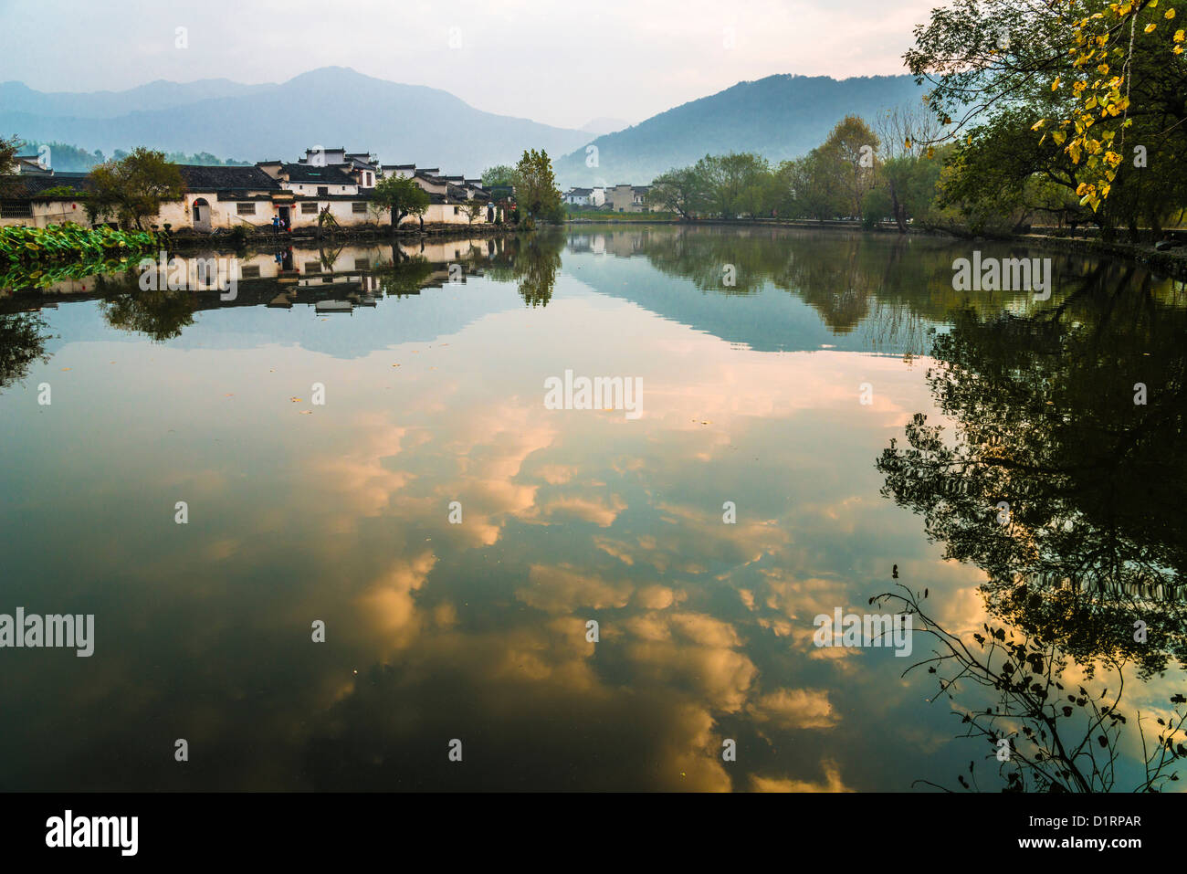 South Lake (Nan Hu Stock Photo - Alamy