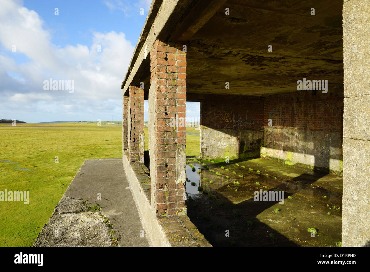 World war 2 military airfield control tower hi-res stock photography ...