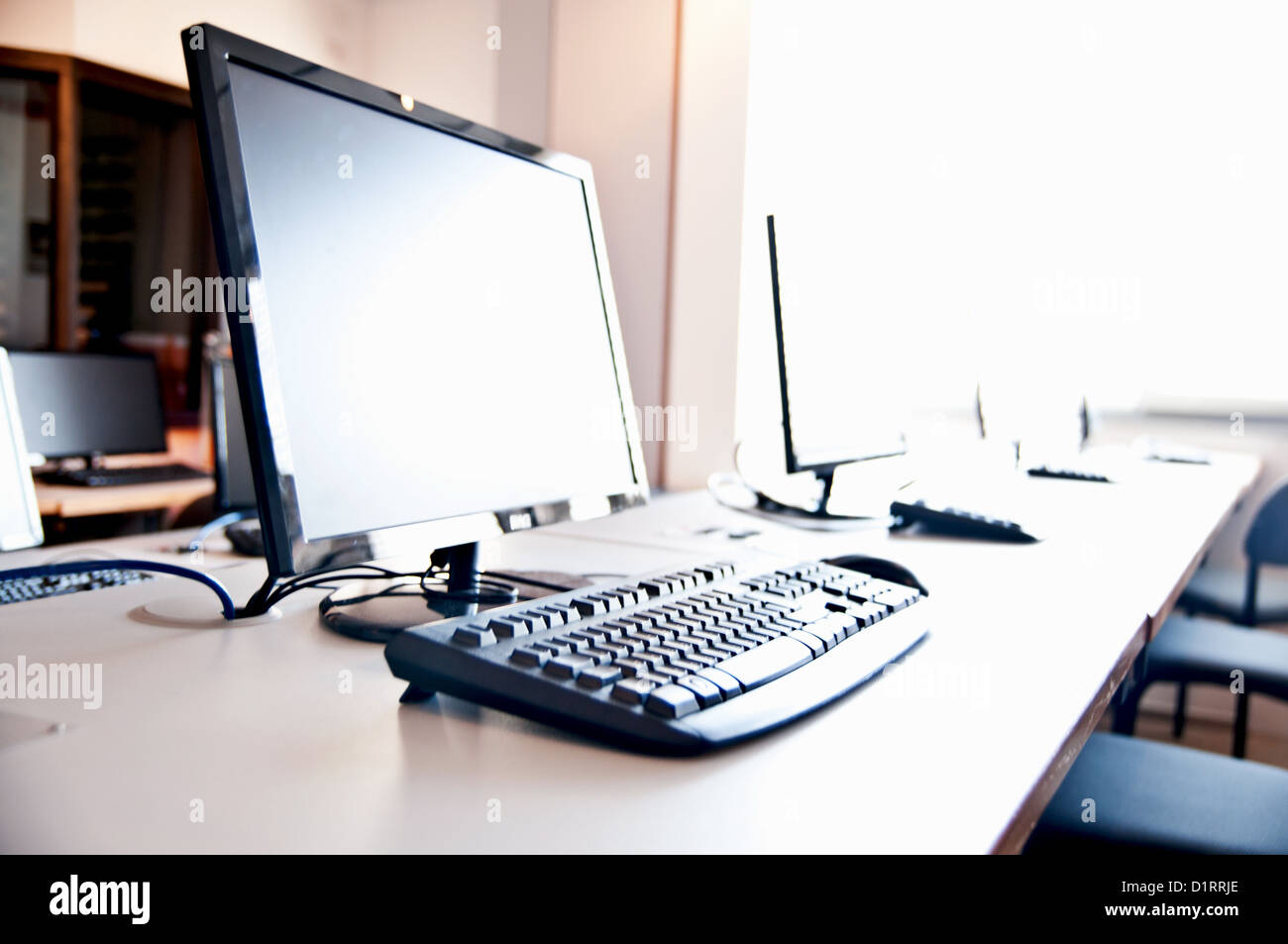 Row desktop pcs workplaces in hi-res stock photography and images - Alamy