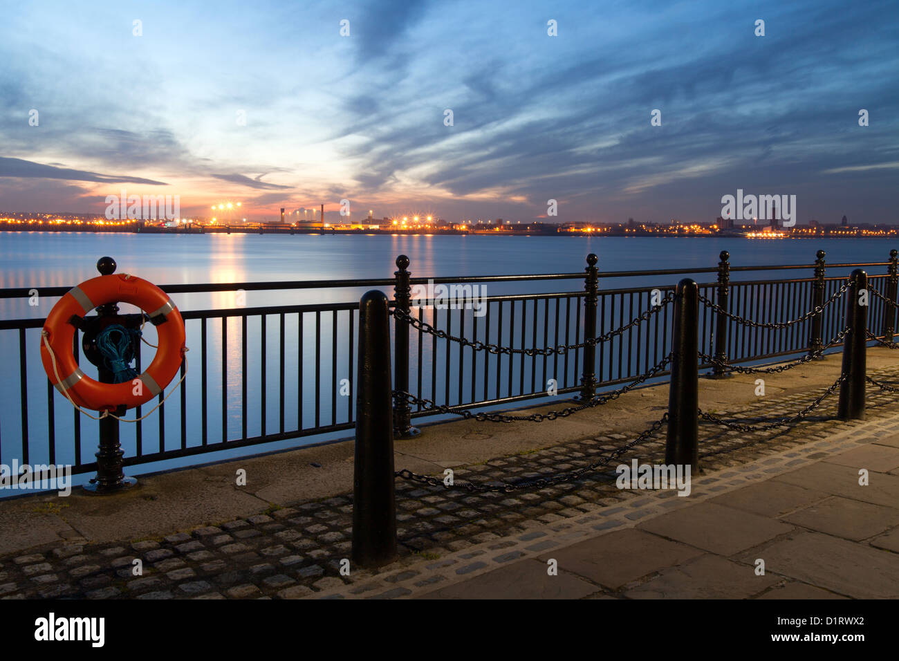 Night time Liverpool prom overlooking the River Mersey Stock Photo - Alamy