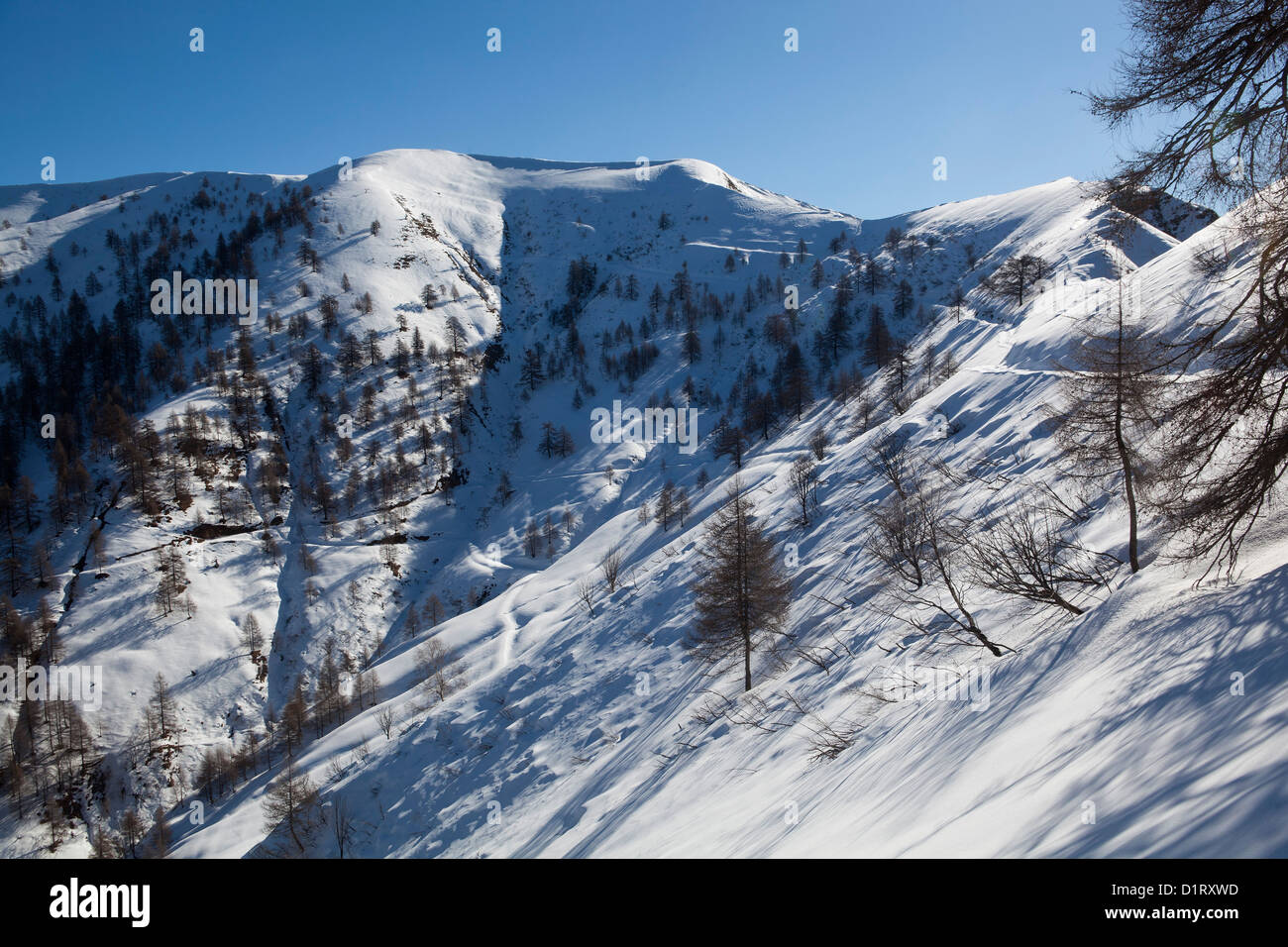 The path towards Santa Rita refuge on the snow, Valsassina, Lombardy ...
