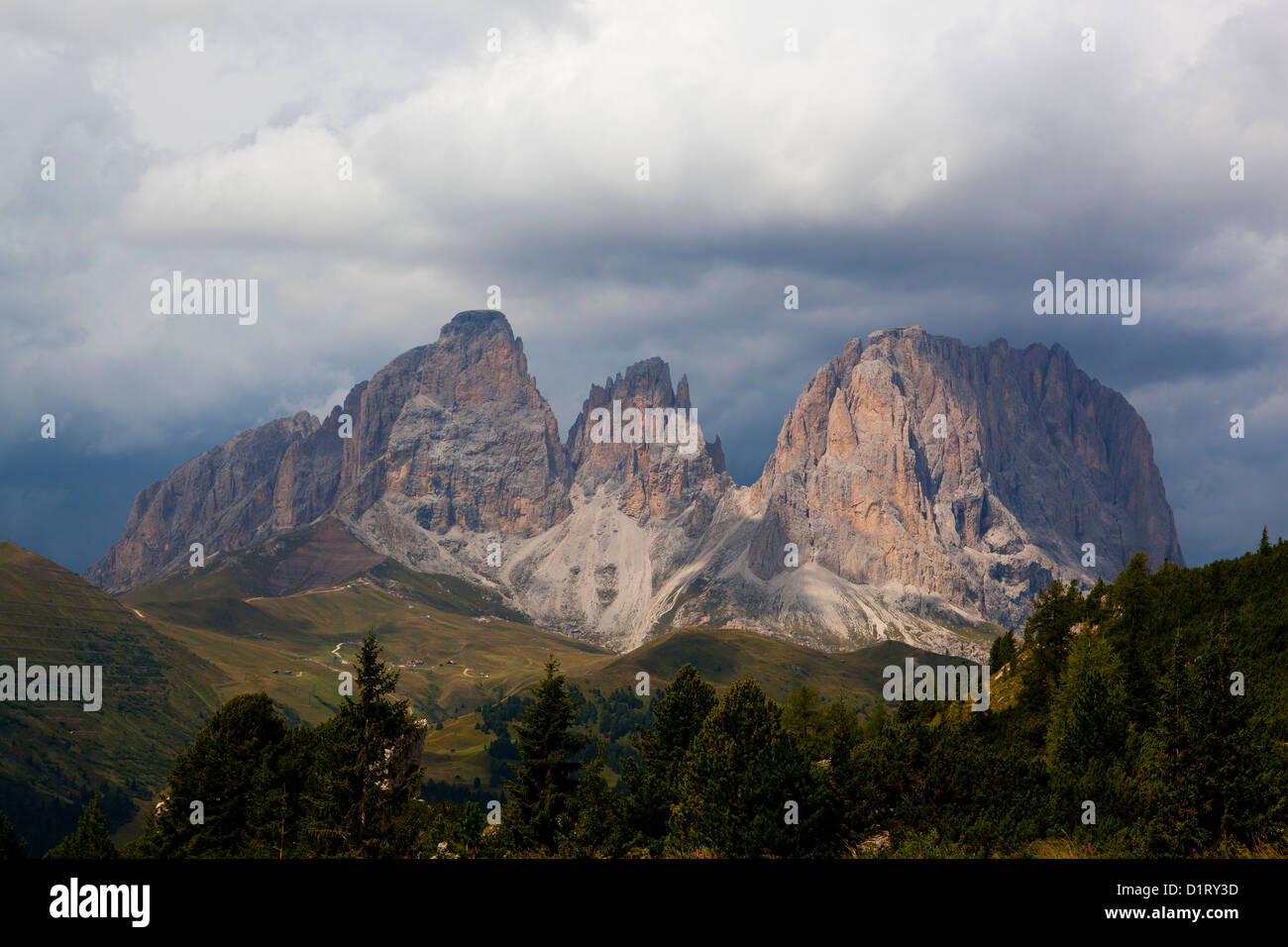 Sassolungo Group: Sasso Piatto, Punta Grohmann, Cinque Dita, Sassolungo ...
