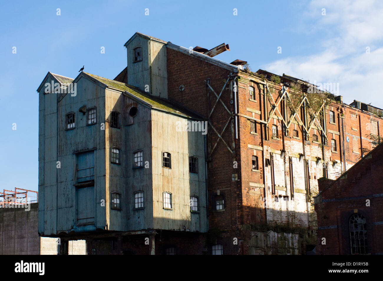 Old dock buildings hi-res stock photography and images - Alamy
