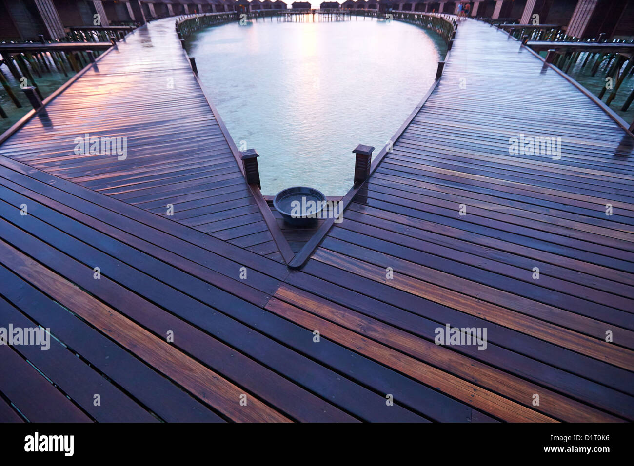 Raised walkway leading over water hi-res stock photography and images ...