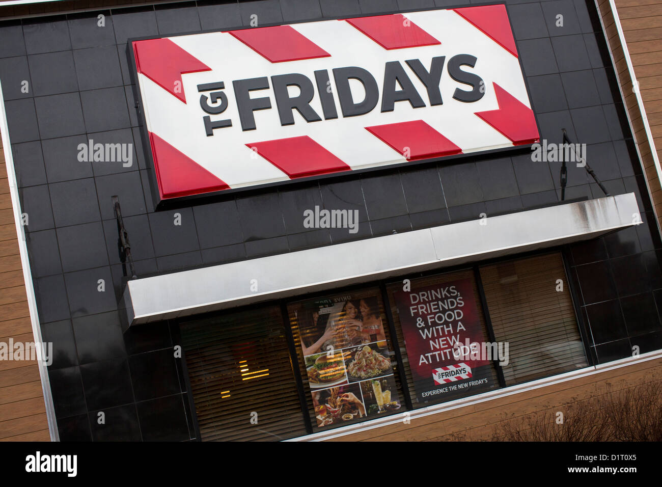 Outside tgi fridays hi-res stock photography and images - Alamy