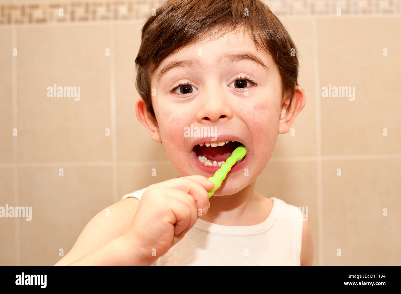 Teeth washing how hi-res stock photography and images - Alamy