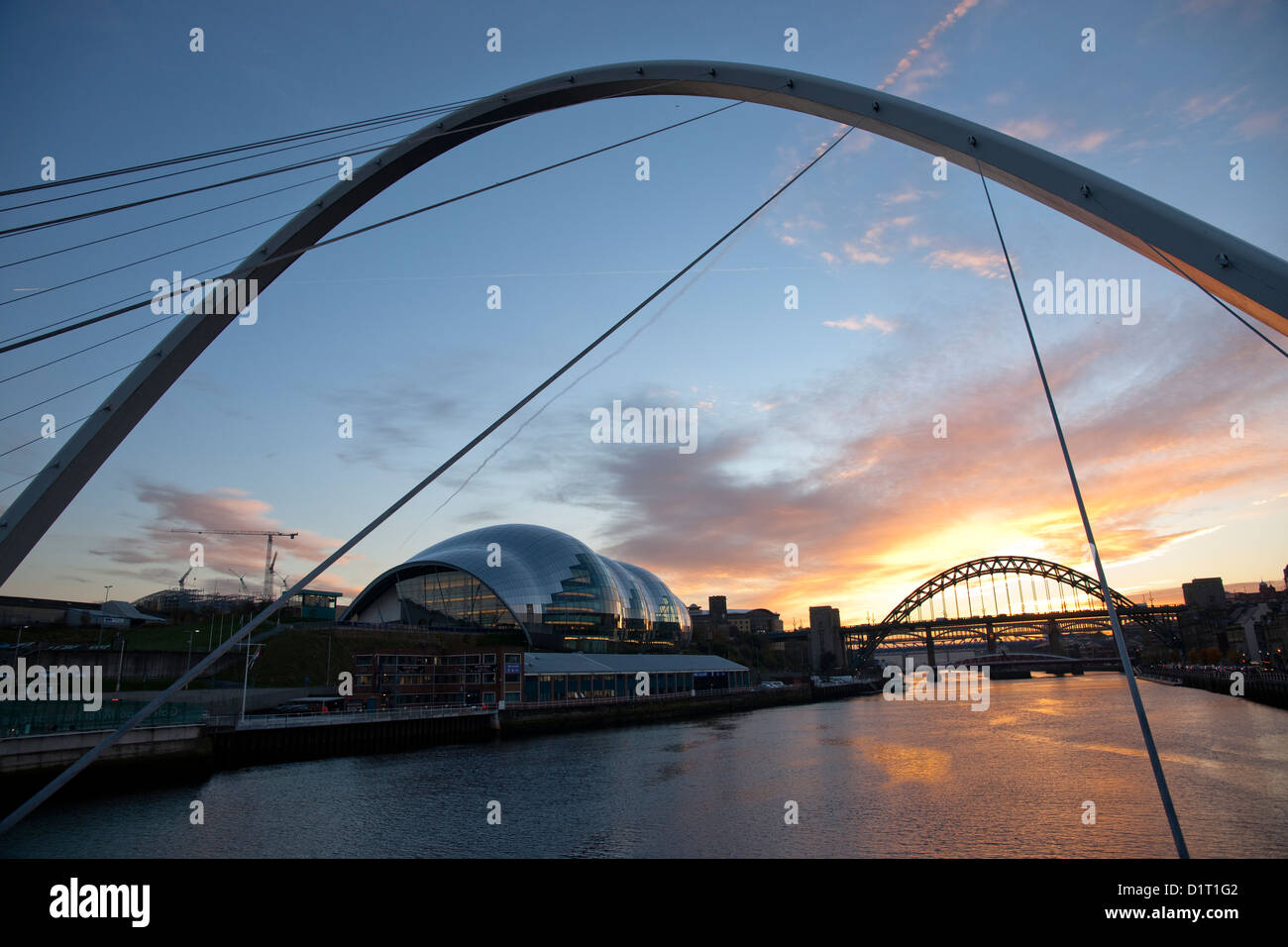Millennium Bridge, Newcastle & Gateshead, River Tyne, Tyne & Wear ...