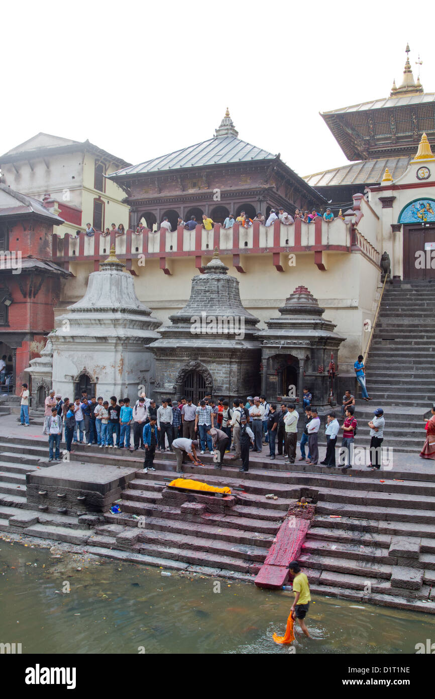 Burning ghat pashupatinath kathmandu nepal hi-res stock photography and ...