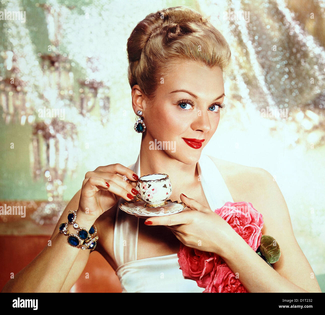 LESLIE BROOKS (1922-2011) US film actress about 1955 Stock Photo - Alamy