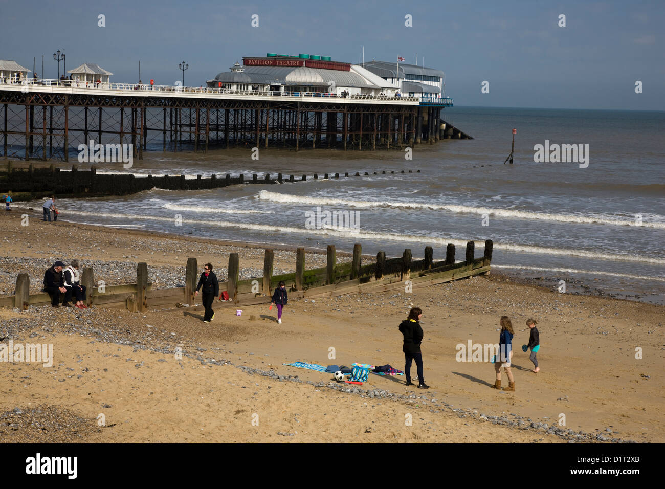 Cromer beach and pier hi-res stock photography and images - Alamy