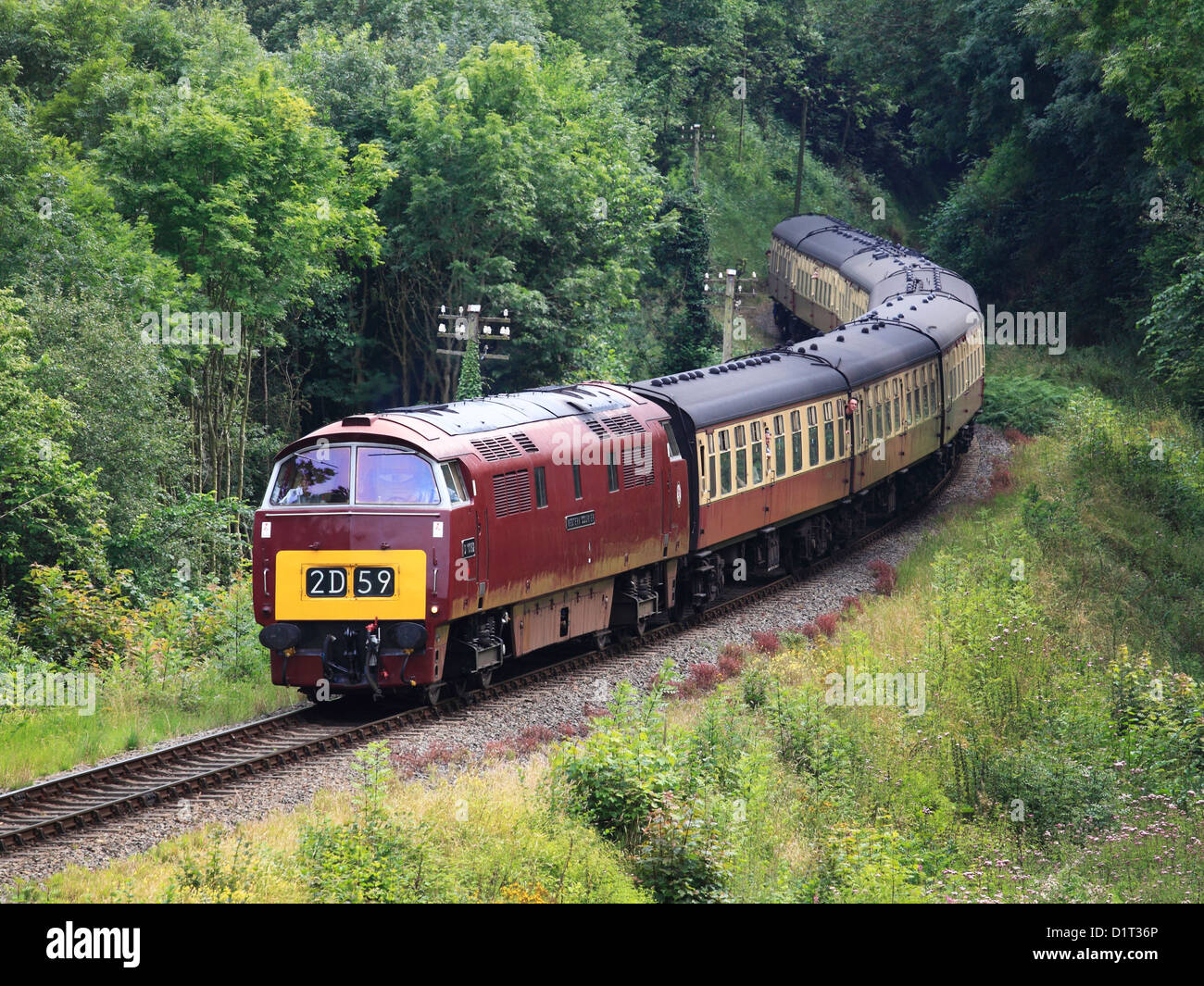 D1062 Class 52 'Western Courier' Diesel-Hydraulic Loco heads towards ...