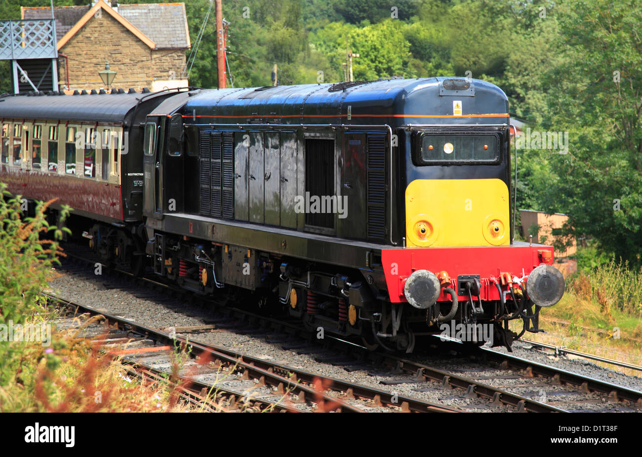 Class 20 D8188 Diesel - Electric Locomotive at Highley Station, Severn ...