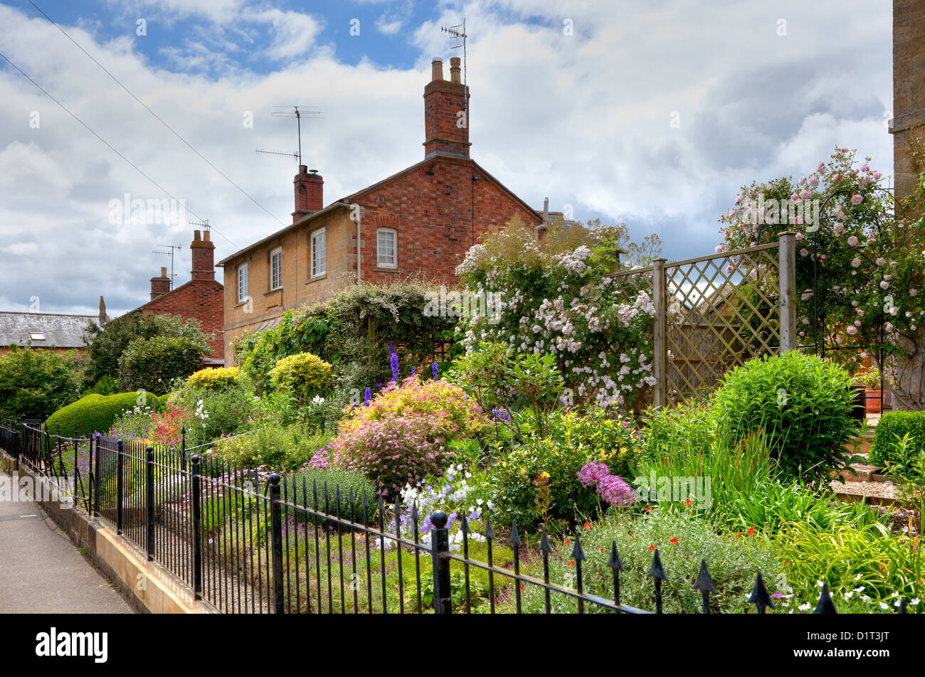 Row of brick-built cottages, Chipping Campden, England Stock Photo - Alamy