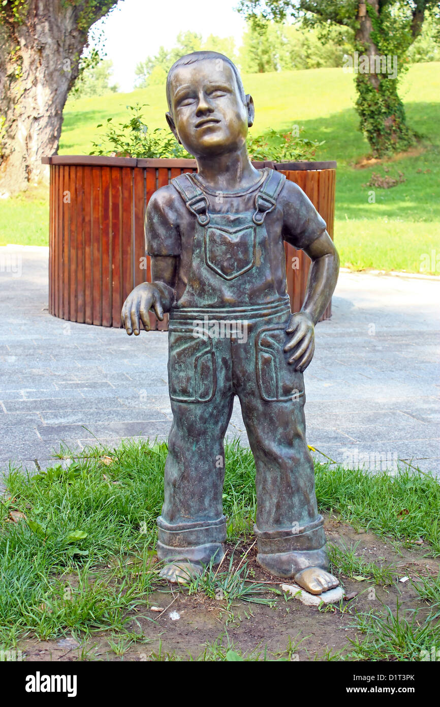 Boy statue hi-res stock photography and images - Alamy