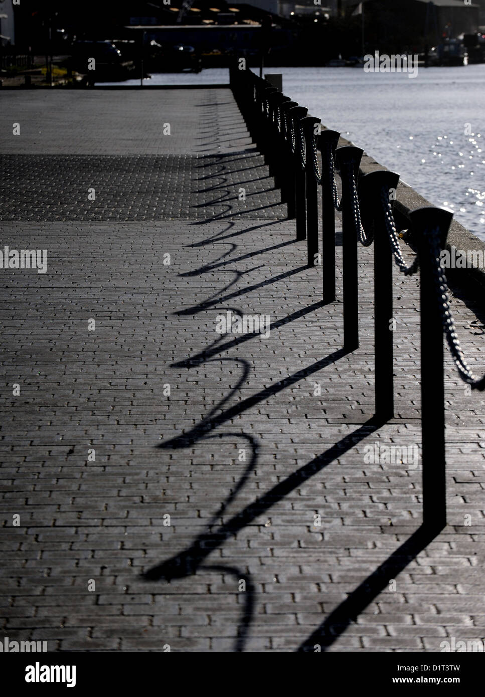 Chain railings hi-res stock photography and images - Alamy