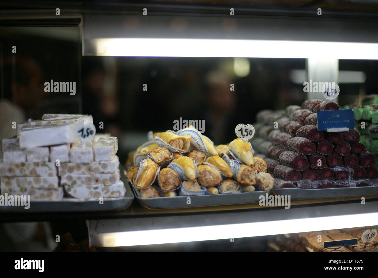 Paris cakes hi-res stock photography and images - Alamy