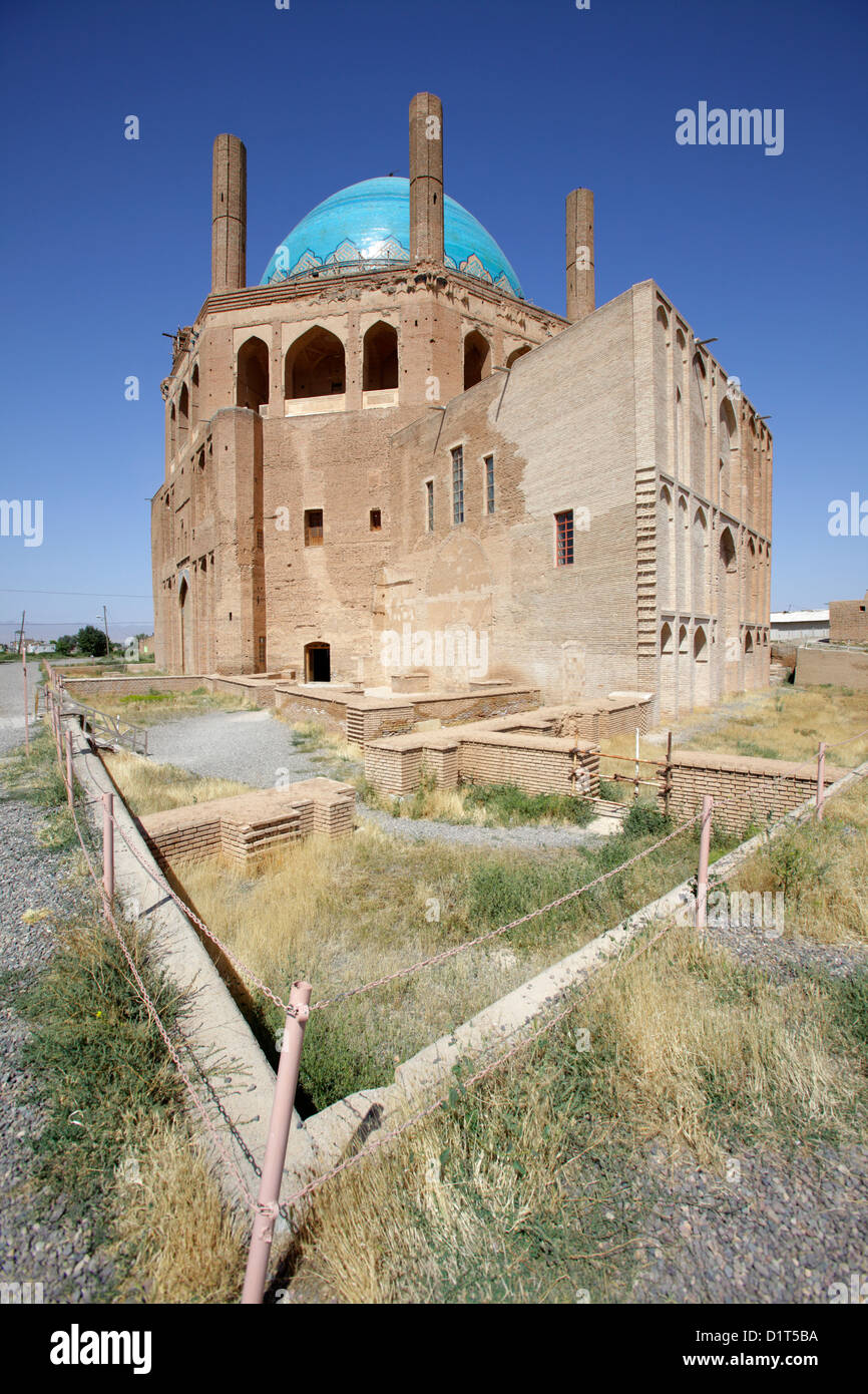 Dome of Soltaniyeh or Mausoleum of Il-khan Öljeitü, Zanjan, Iran Stock ...