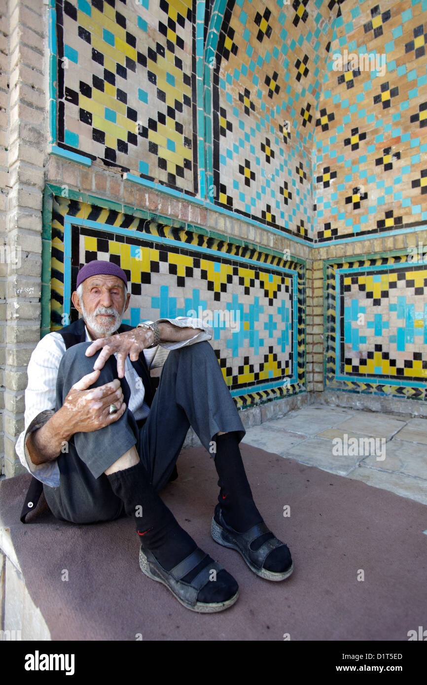 Iranian old man portrait hi-res stock photography and images - Alamy