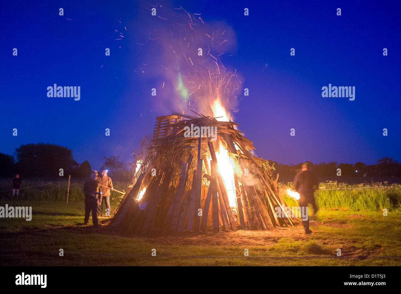 Queen's jubilee bonfire beacon hi-res stock photography and images - Alamy