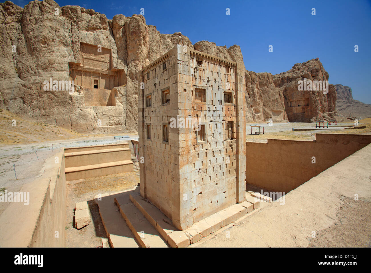 Ka'ba-ye Zartosht and the tombs of the kings in the Naqsh-e Rostam ...