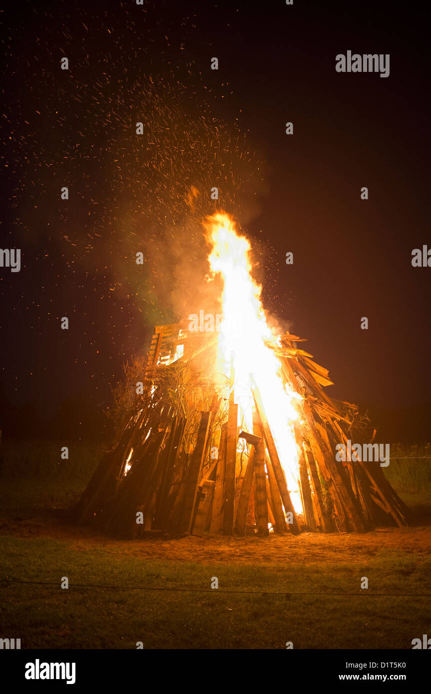 Queen's jubilee bonfire beacon hi-res stock photography and images - Alamy