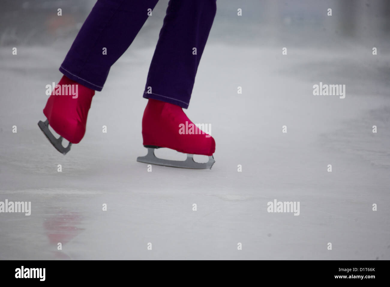 Skaters legs hi-res stock photography and images - Alamy