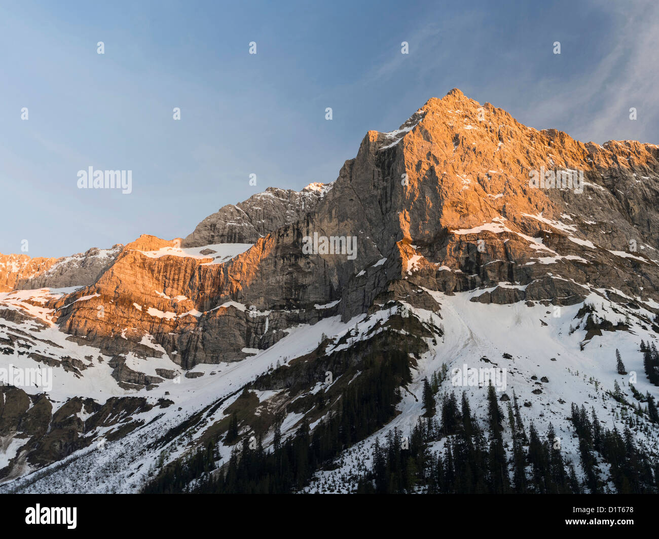 Eng Valley, Karwendel mountain range, Austria, view towards mount ...