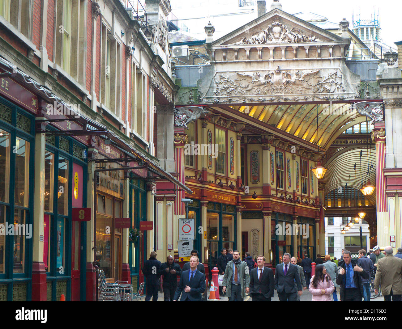 Victorian market scene hi-res stock photography and images - Alamy