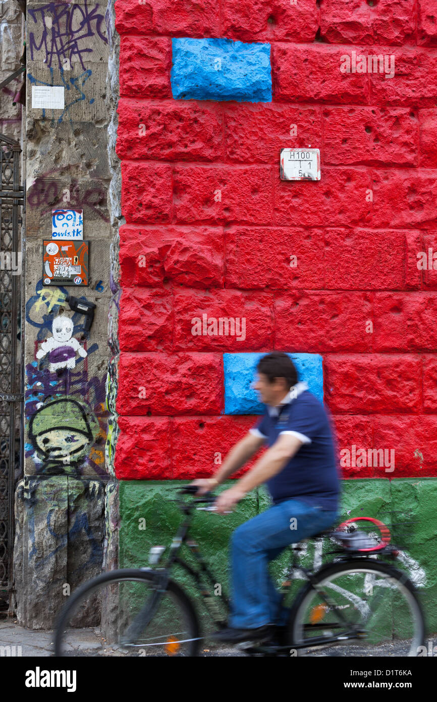 Mural in front bicycle hi-res stock photography and images - Alamy