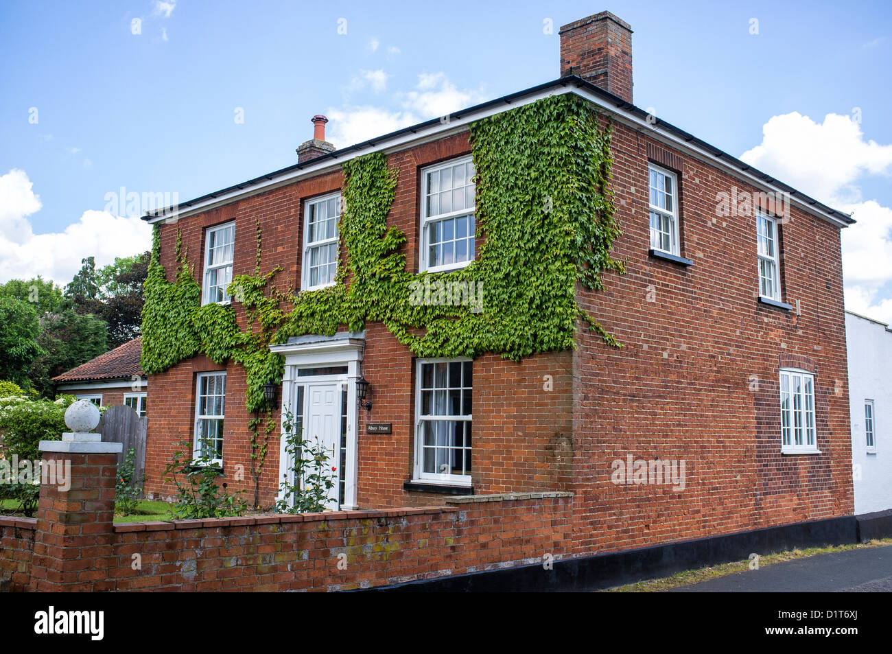 English brick house hi-res stock photography and images - Alamy